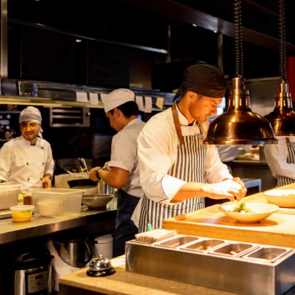 8 Tips for Improving Teamwork in the Restaurant Workplace